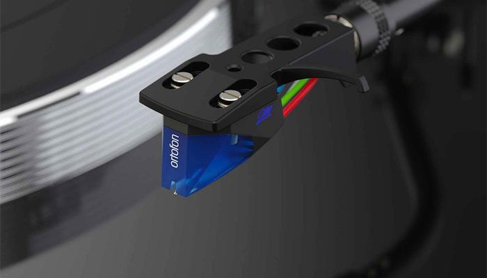 Купить проигрыватель винила Reloop TURN X по цене от 142990 руб., характеристики, фото, доставка